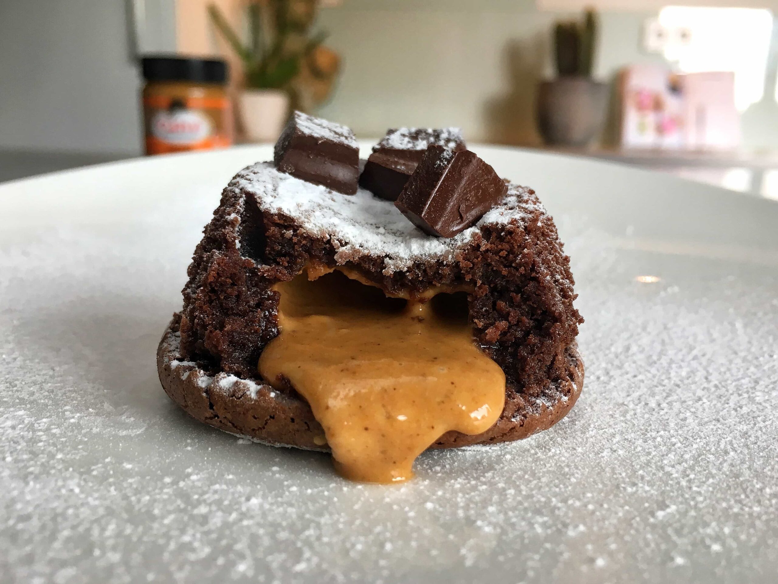 Pindakaas Lava Cakes - een recept van SterkInDeKeuken