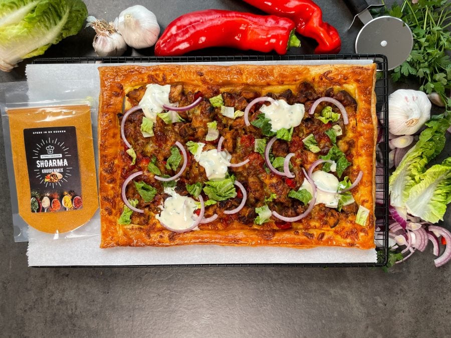 Shoarma Bladerdeegpizza (met video) - een recept van SterkInDeKeuken