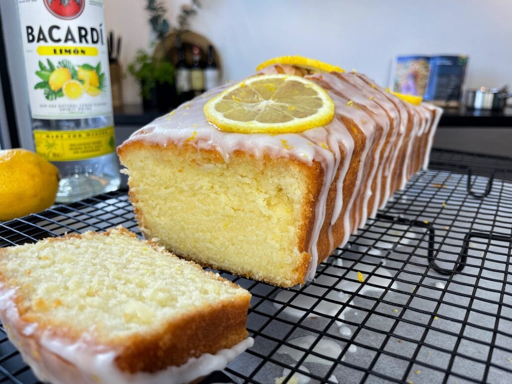 Glazuur maken met poedersuiker doe je zo - SterkInDeKeuken
