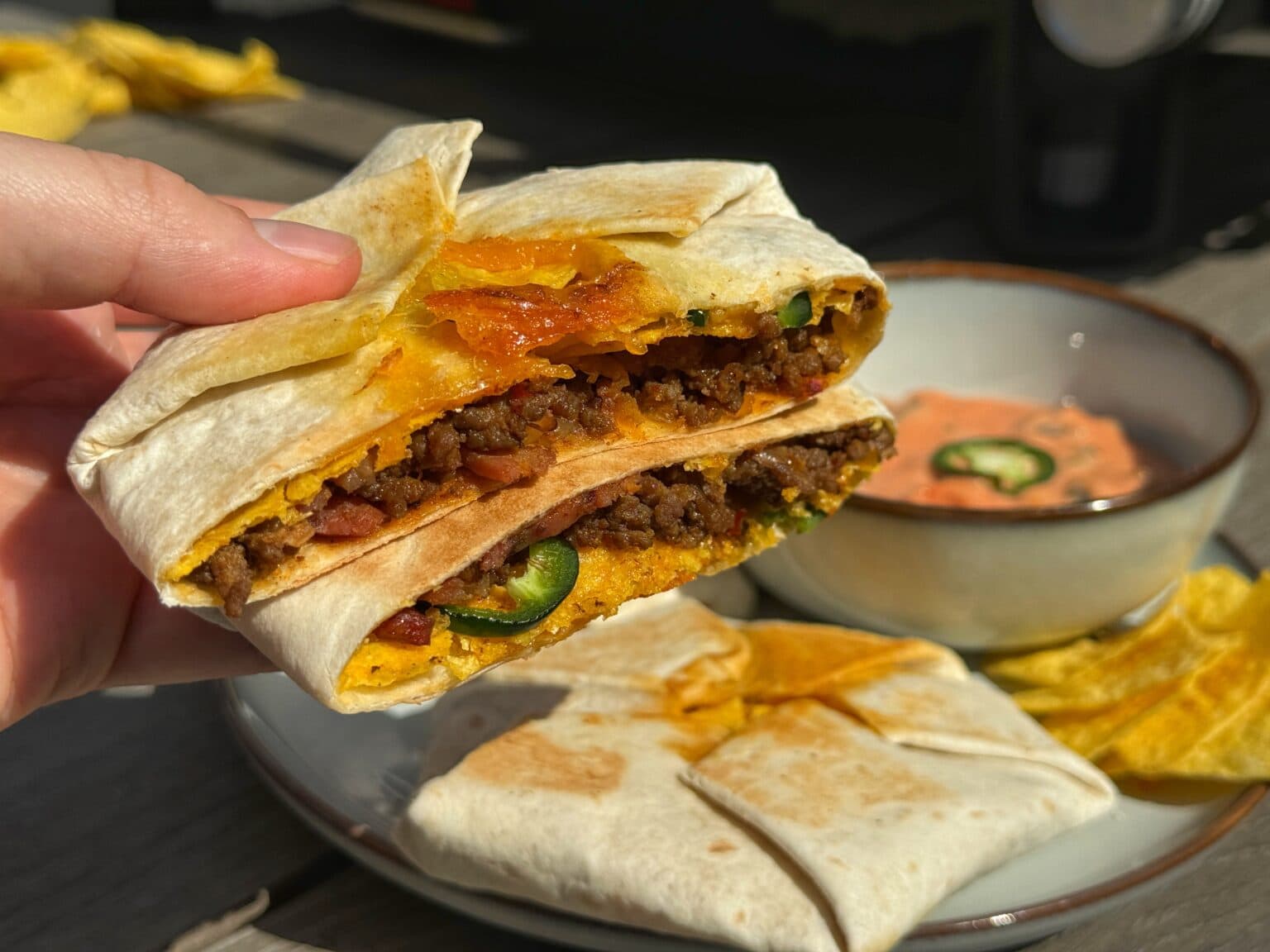 Cheeseburger Nacho Wraps - een barbecue / bakplaat recept van ...